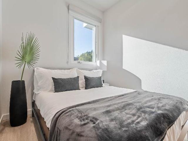 Studio, 1 bath, Condo 8820 Belford Ave