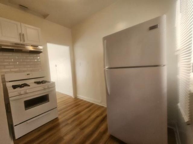 Studio, 1 bath, Condo 806 N Poinsettia Pl
