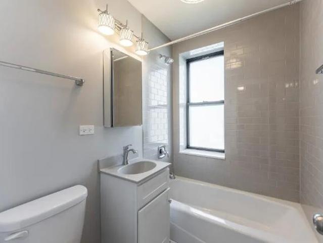 Studio, 1 bath, Condo 817 West Lakeside Place