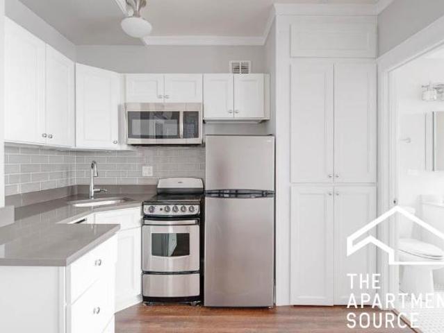 Studio, 1 bath, Condo 817 West Lakeside Place