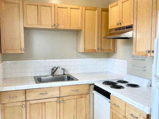 Studio, 1 bath, Condo 815 15th Ave E