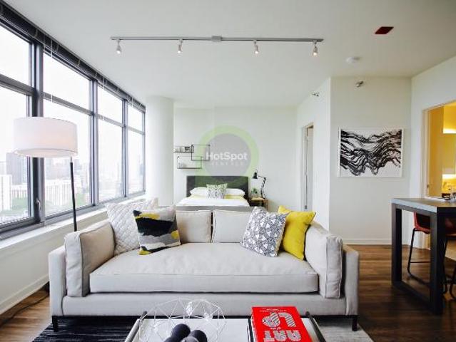Studio, 1 bath, Condo 829 N Orleans St