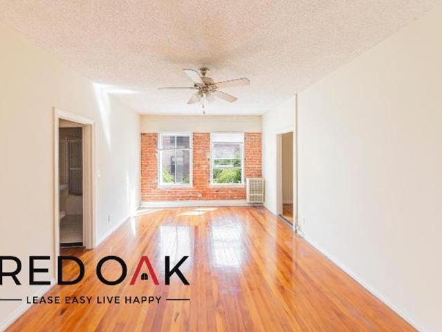 Studio, 1 bath, Condo 835 S Oxford Ave