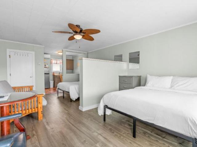 Studio, 1 bath, Condo 8 Traynor St
