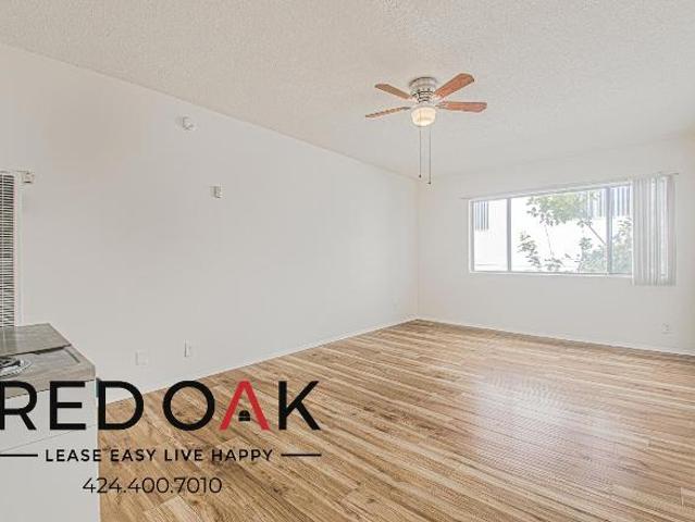 Studio, 1 bath, Condo 946 S Carondelet St