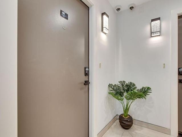 Studio, 1 bath, Condo 946 S Ridgeley Dr
