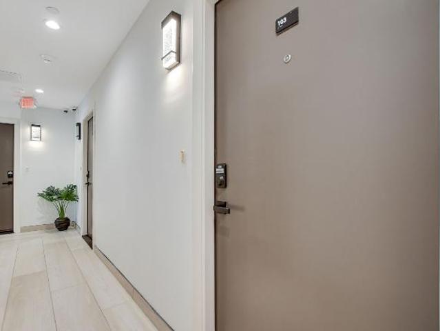 Studio, 1 bath, Condo 946 S Ridgeley Dr