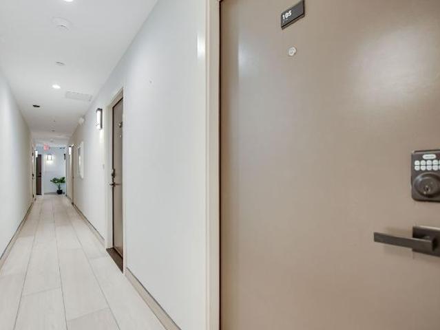 Studio, 1 bath, Condo 946 S Ridgeley Dr