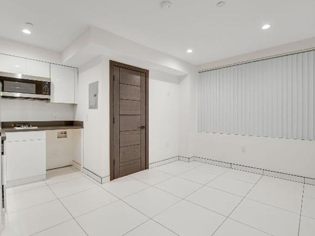 Studio, 1 bath, Condo 946 S Ridgeley Dr