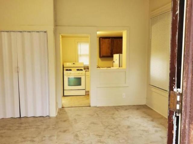 Studio, 1 bath, Condo 912 W Stephenson St