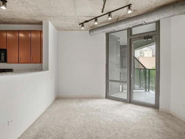 Studio, 1 bath, Condo 928 South Clark