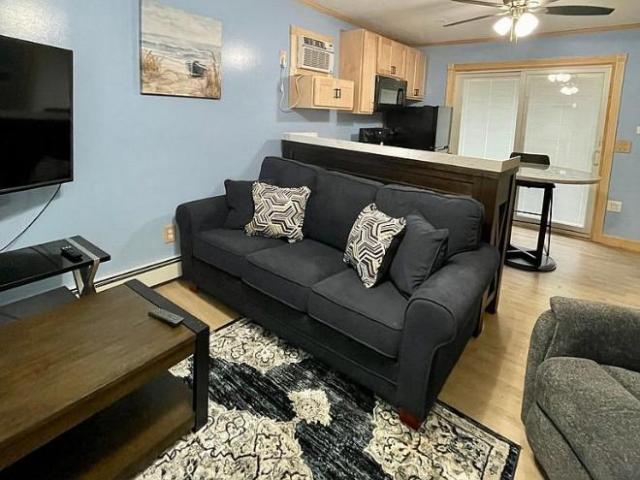 Studio, 1 bath, Condo 933 Ocean Blvd