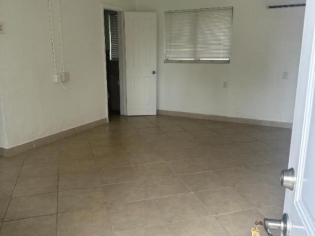 Studio, 1 bath, Single Family 1064 North Tamiami Trail