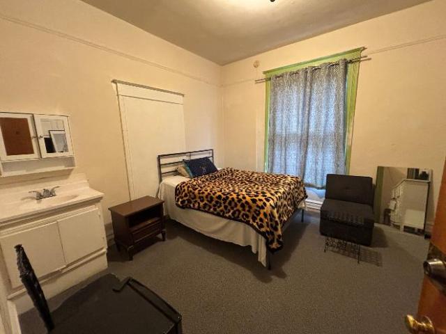 Studio, 1 bath, Single Family 1098 Larkin St