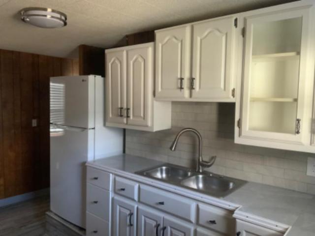 Studio, 1 bath, Single Family 219 Nw Hilton Avenue