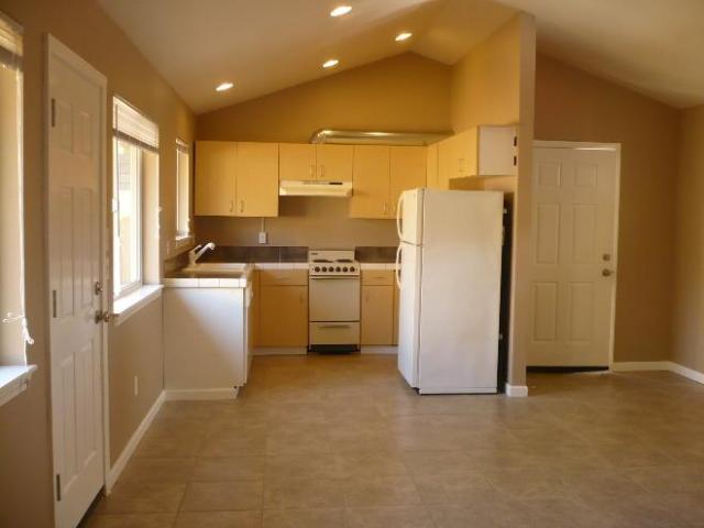 Studio, 1 bath, Single Family 227 NW 11th Street
