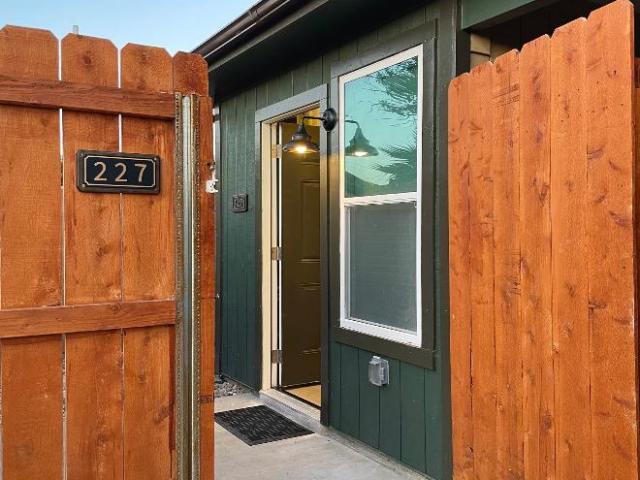 Studio, 1 bath, Single Family 227 E Branch St
