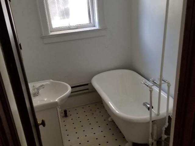 Studio, 1 bath, Single Family 314 E Chicago St