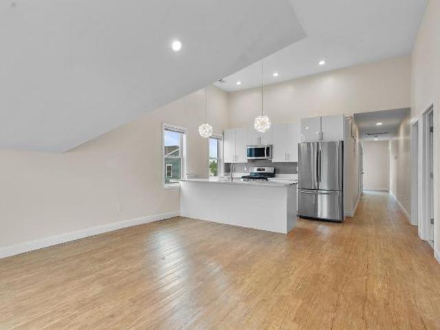 Studio, 1 bath, Single Family 31 Penn Street