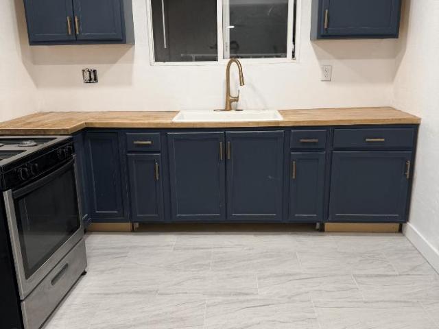 Studio, 1 bath, Single Family 4001 E Washington Ave 1/2