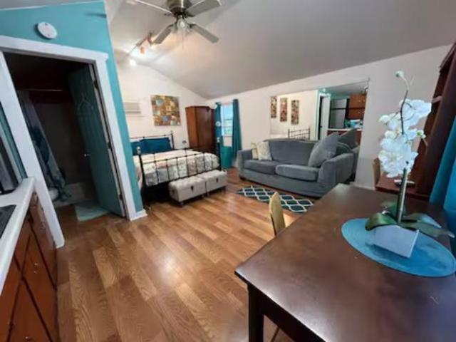 Studio, 1 bath, Single Family 520 East Live Oak Street