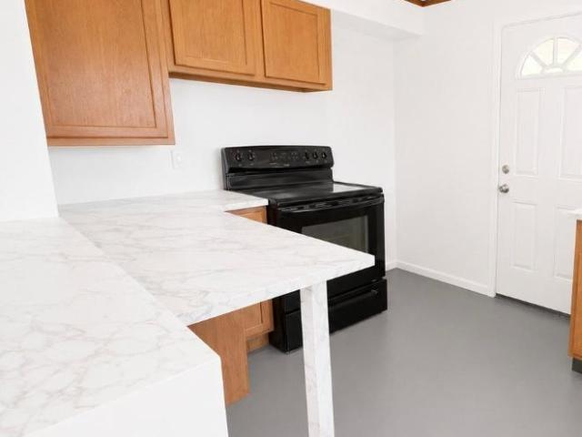 Studio, 1 bath, Single Family 8010 SE Us Hwy 301