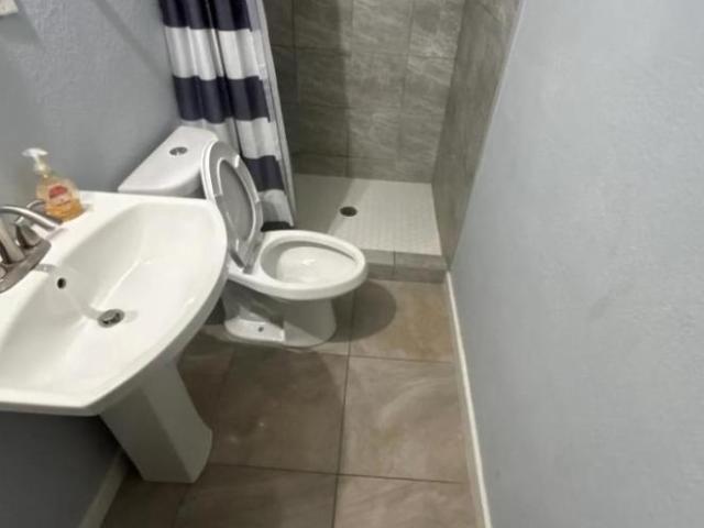 Studio, 1 bath, Single Family 830 E Echo Ln