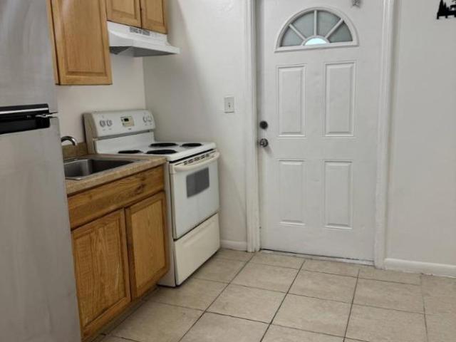 Studio, 1 bath, Townhouse/Brownstone/RowHouse 6000 NW 7th St