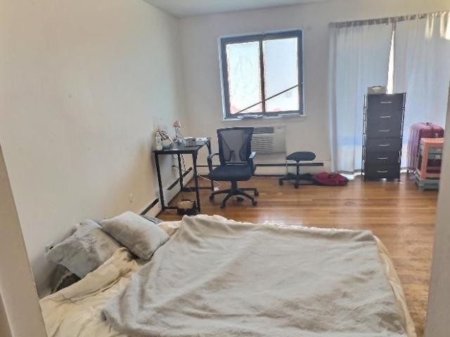 Studio, 1 bath, Townhouse/Brownstone/RowHouse 1027 Commonwealth Avenue