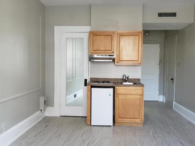 Studio, 1 bath, Townhouse/Brownstone/RowHouse 1324 Locust Street