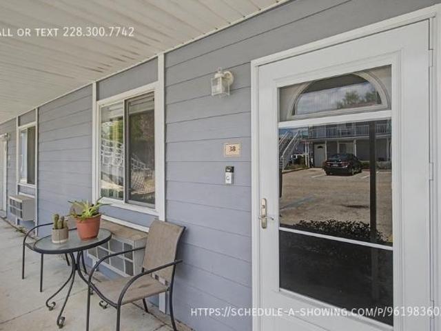Studio, 1 bath, Townhouse/Brownstone/RowHouse 1664 Beach Blvd