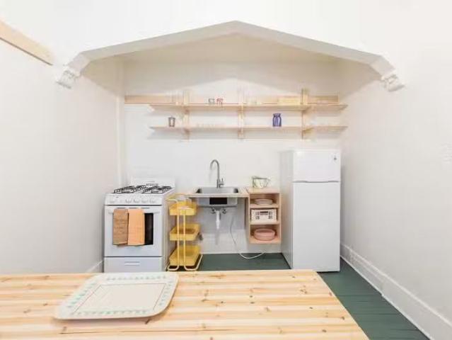 Studio 1 Bathroom 329 Holbrook