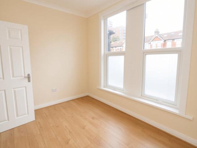 Studio – 1 Min walk to Goodmayes Station