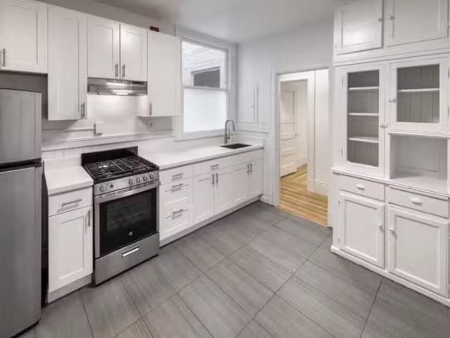 Studio 2510 Bancroft