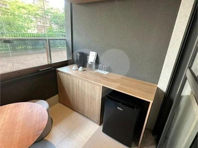 Studio 25 m² com layout funcional e iluminação natural na Bela Vista