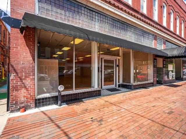 Studio, 2 bath, Other 205 East Walnut St
