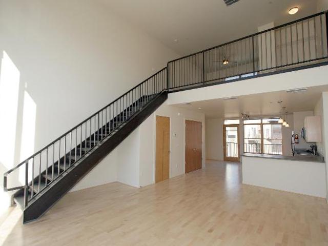 Studio, 2 bath, Condo 322 Broadway Blvd NE