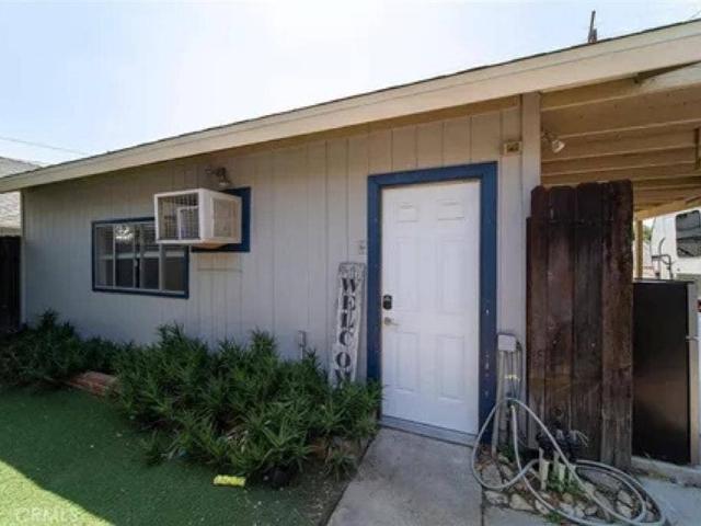 Studio 2 blocks from dtown Upland