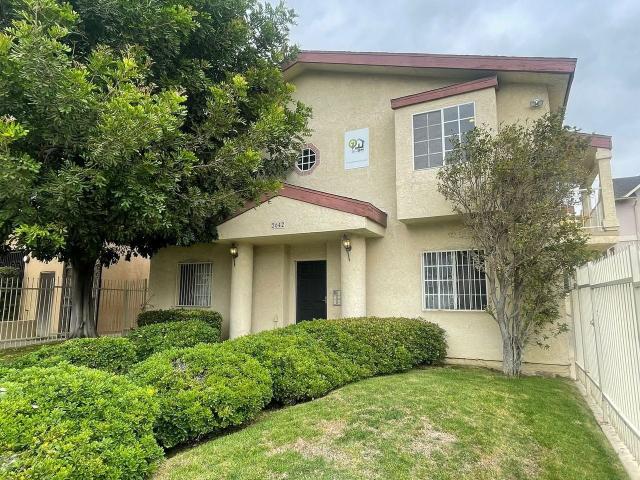Studio 42 Studio Apartment for Rent at 2642 Ellendale Pl, Los Angeles, CA 90007 Congress North