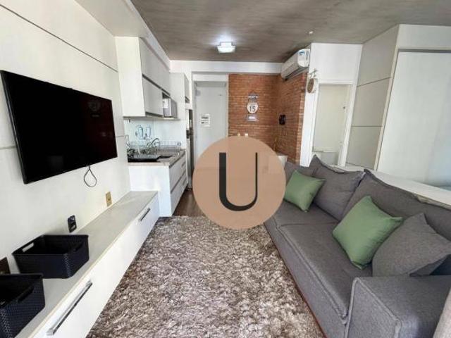Studio 44 m2, mobiliado, varanda, andar alto, 1 vaga + depósito! Vila Olímpia!
