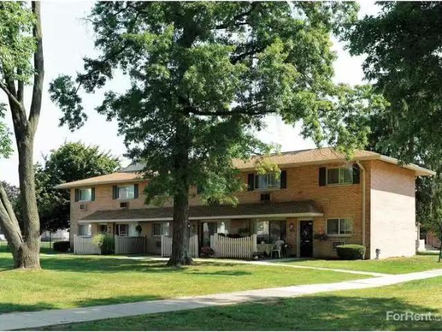 Studio 465 sq. ft. Golf Club Apartments and Townhomes