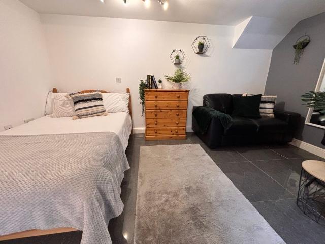 Studio, 49 Lower Ford Street – Student Accommodation Coventry