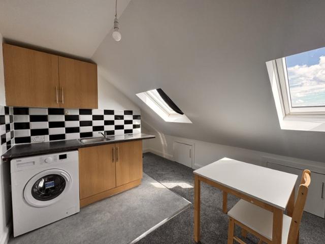 Studio 5 10 Mins Walk to Hounslow East Station
