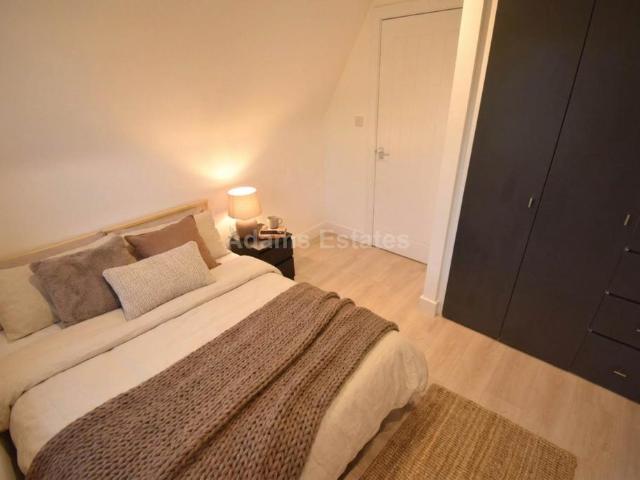 Studio 6, Cholmeley Road, Reading Studio to rent £1,175 pcm £271 pw