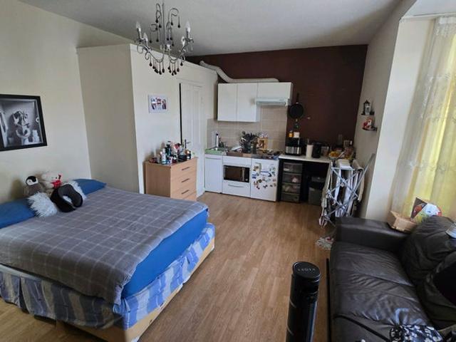 Studio / Couples OK / All bills included