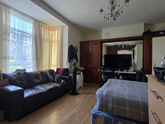 Studio / Couples OK / All bills included