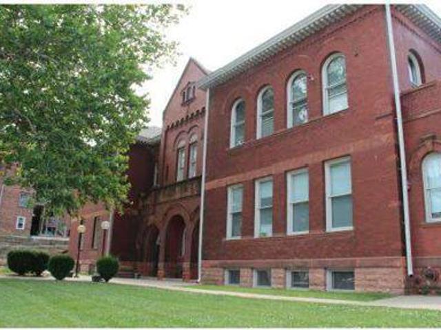 Studio Columbian School Apartments