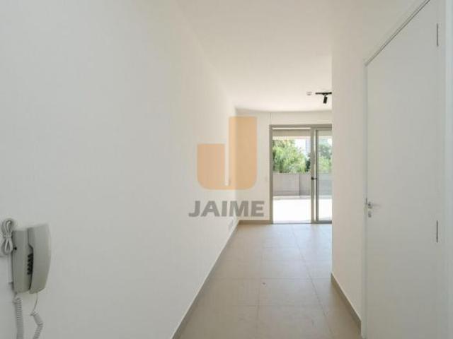 Studio com amplo terraço em Perdizes