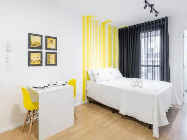 Studio com sacada para locação em Curitiba, até 2 pessoas, 30m²