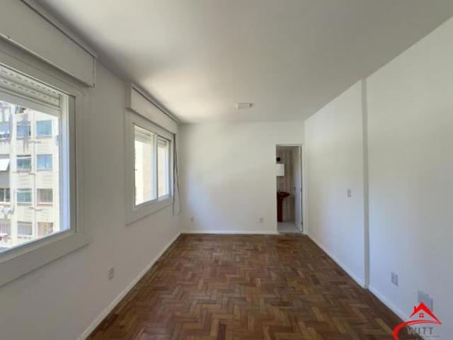 Studio com 28m² super bem iluminado, em ótima localização no Centro Histórico